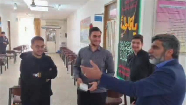 بازدید مسئول اتحادیه انجمن های اسلامی شهرستان دزفول از دبیرستان شهید